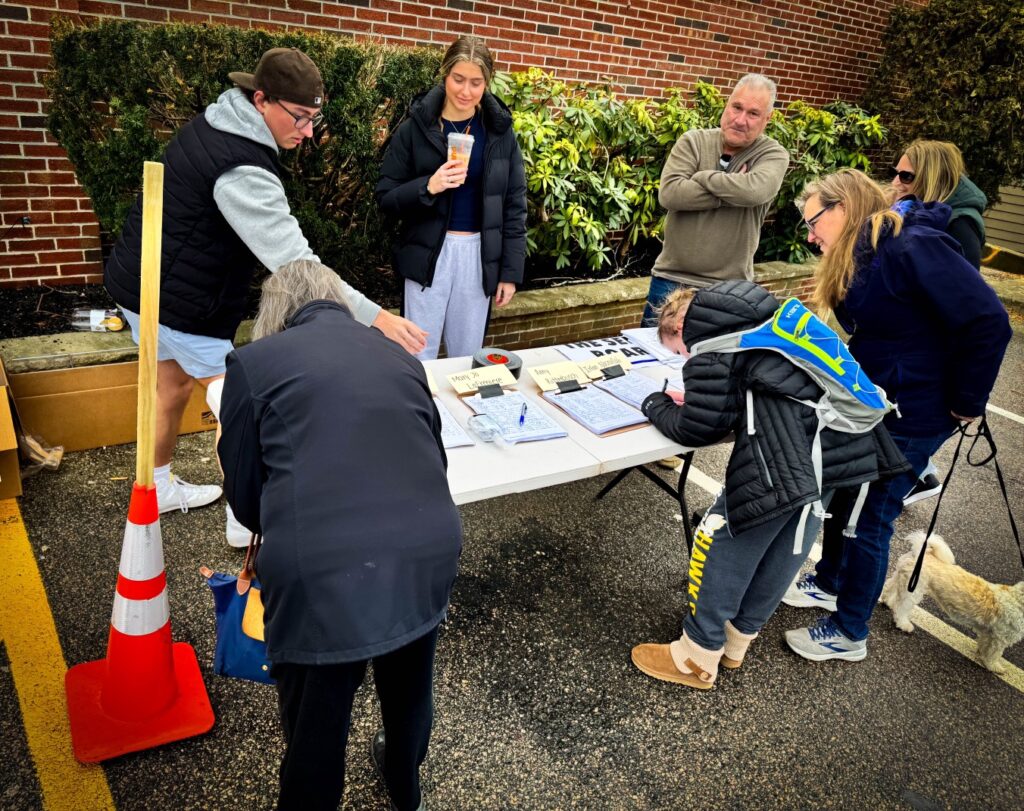 Strong Turnout on First Day of Select Board Recall Drive - HopNews