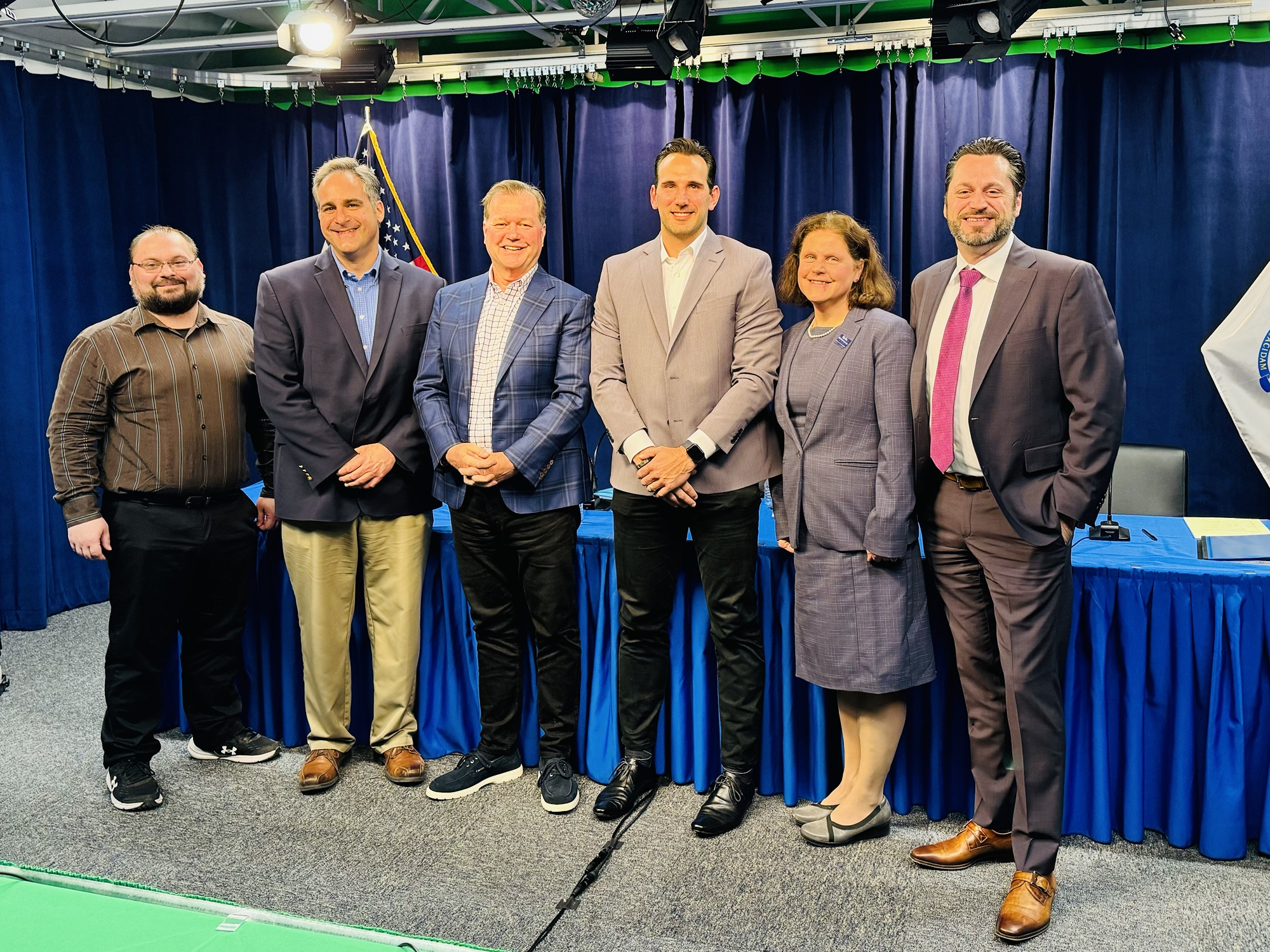 Contrasts Emerge in Select Board Debate - HopNews