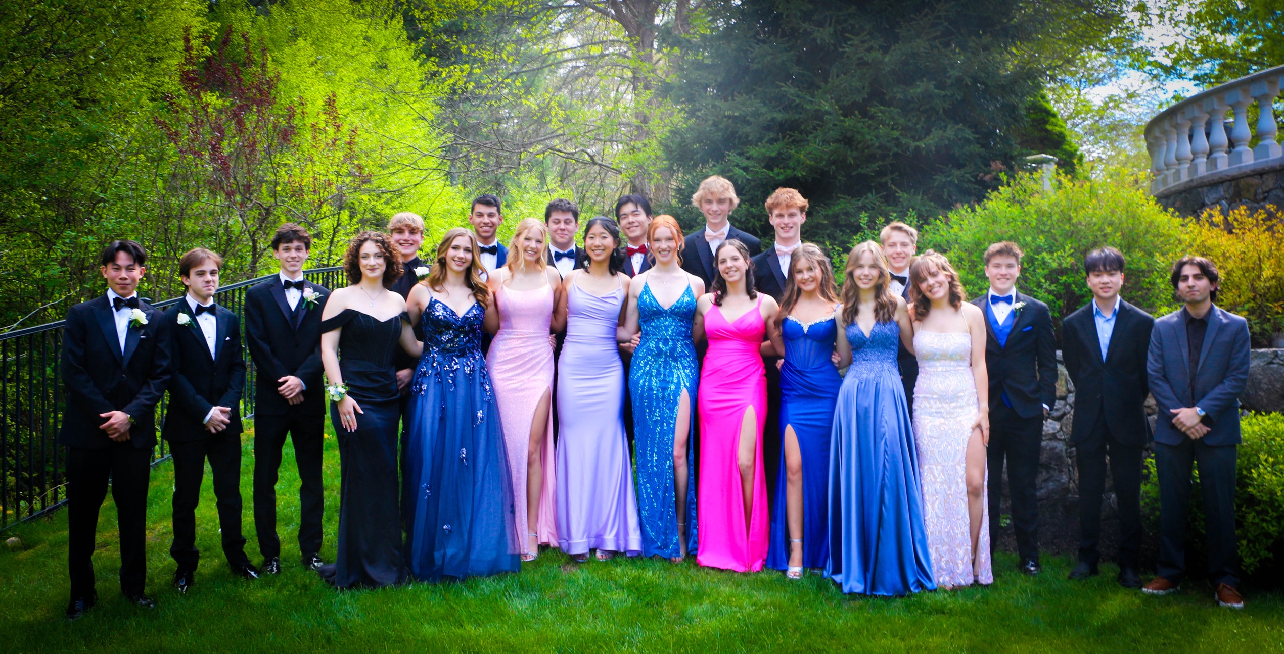 The Kids are Off To Prom - HopNews